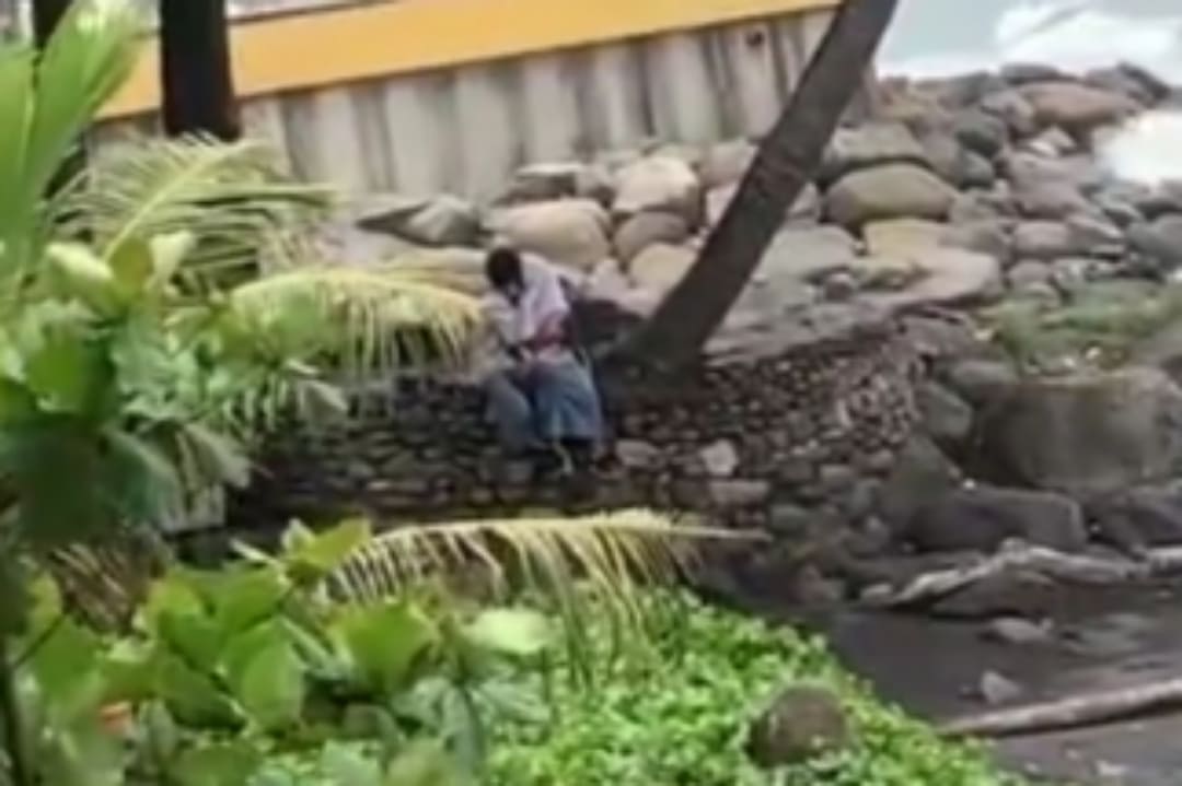 Sepasang Pelajar Mesum di Batu Grip Taman Budaya Sumbar Viral di Medsos ...