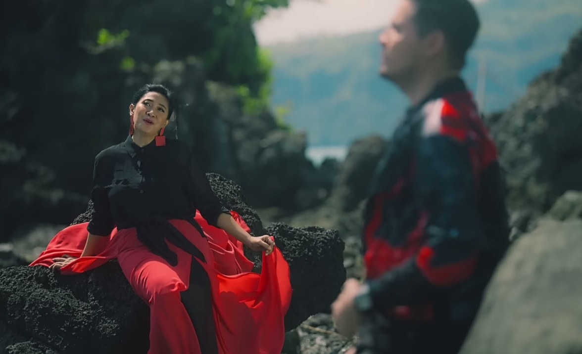 Penyanyi Dangdut Erie Suzan Luncurkan Single Minang Terbaru, Duet ...