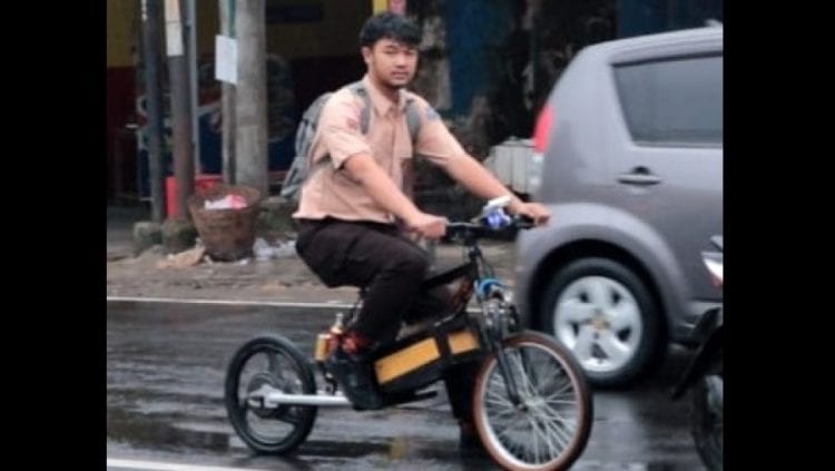 Siswa Ini Modifikasi Sepeda Bekas Jadi Sepeda Listrik - Kata Sumbar