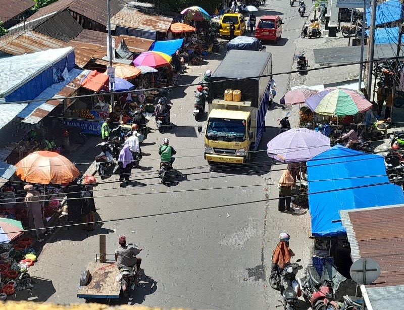 Semrawutnya Pasar Aur Kuning, Parkir Liar hingga PKL Kuasai Trotoar ...