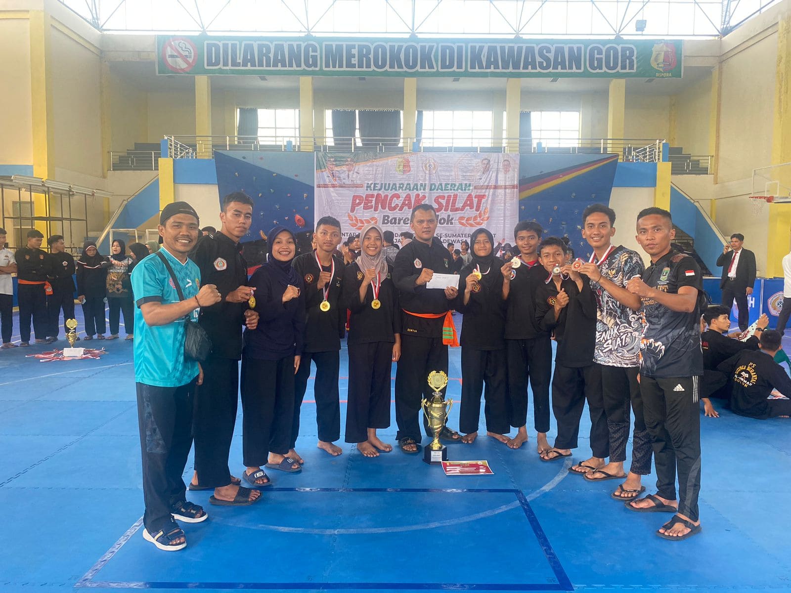 Sakato Semen Padang Binaan FKKSPG Juara Umum Kejurda Pencak Silat Bareh ...