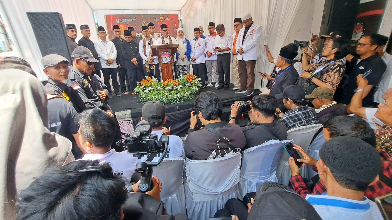 Arogan, Ramlan Nurmatias Lecehkan Wartawan Saat Daftar Pilkada ...