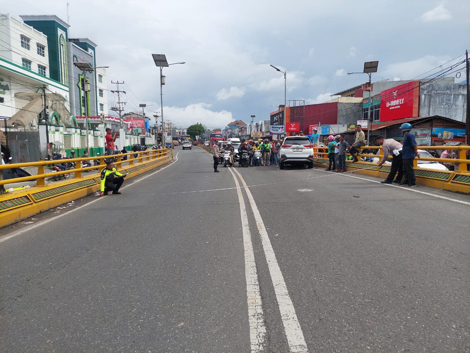 Gegara Gak Fokus Berkendara, Toyota Rush Tabrak Xpander dan Motor Beat ...