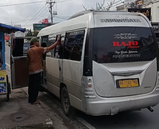 Akses Lembah Anai Terputus, Tarif Bus Bukittinggi-Padang Naik Drastis ...
