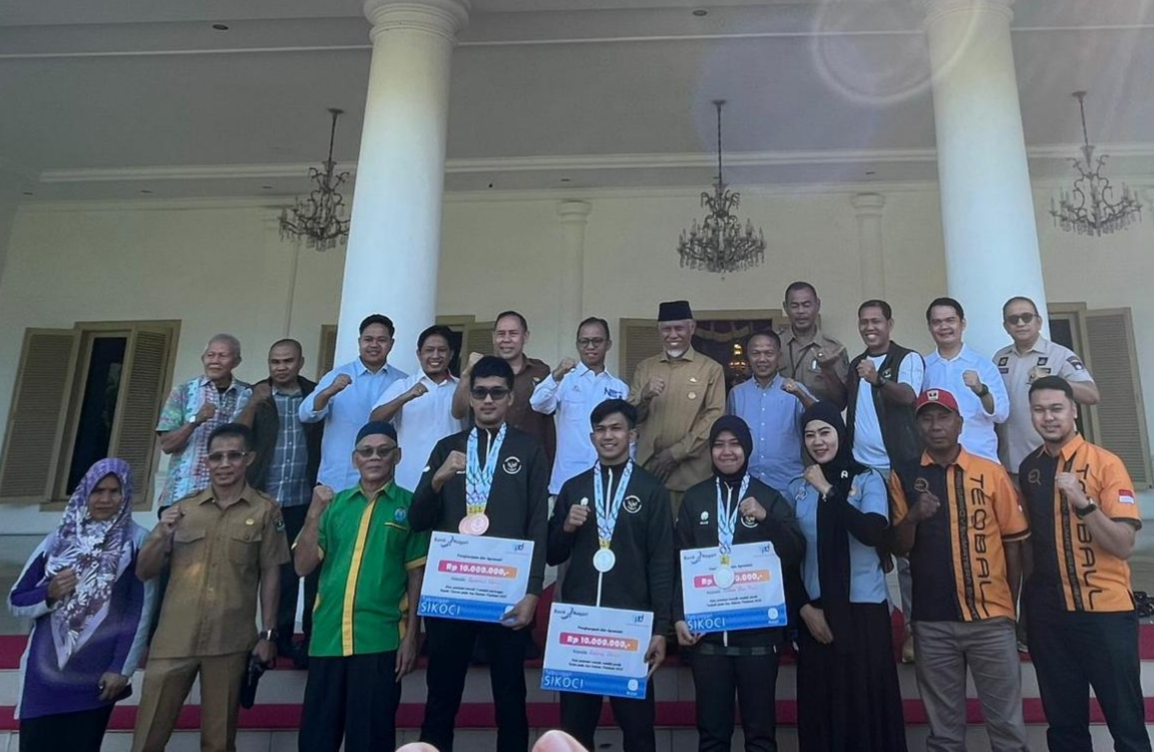Tiga Atlet Sumbar Peraih Medali SEA Games 2025 Dijamu Gubernur Sumbar ...