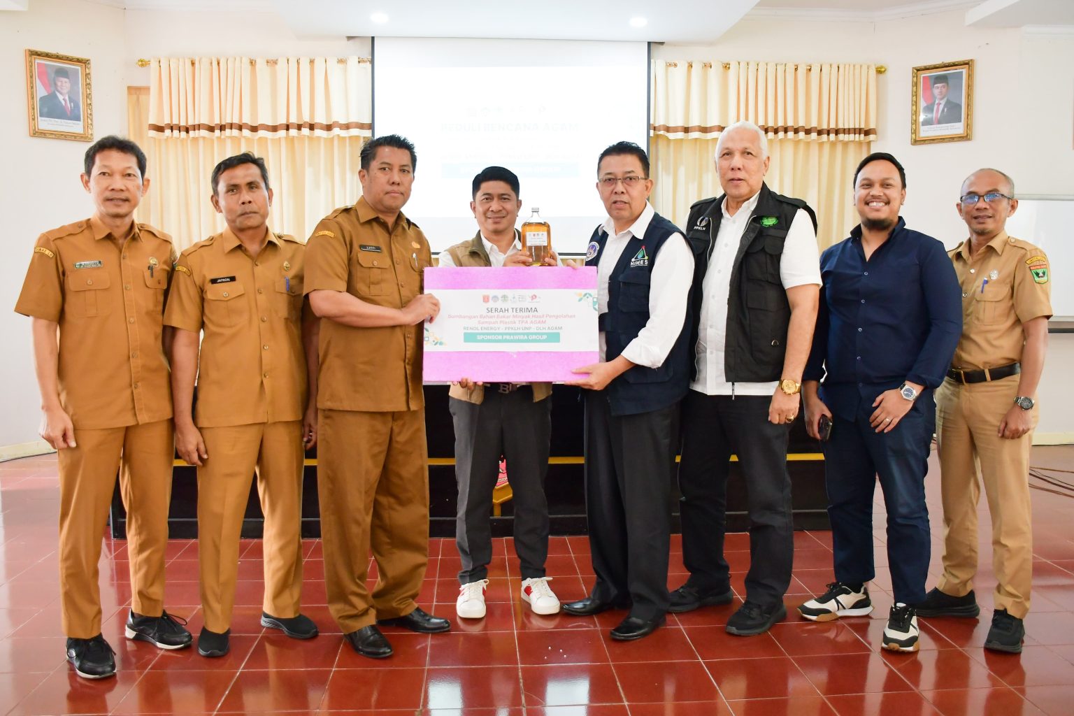 Agam Terima 1 Ton BBM Solar dari UNP, Hasil Pengolahan Sampah Plastik ...